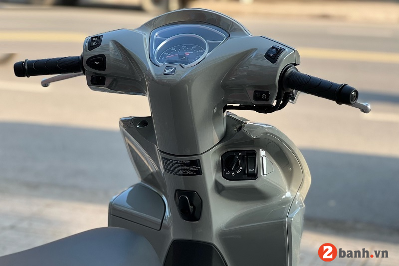Honda Vision 2023 phiên bản Thể thao giá bao nhiêu hôm nay tháng 4/2023?
