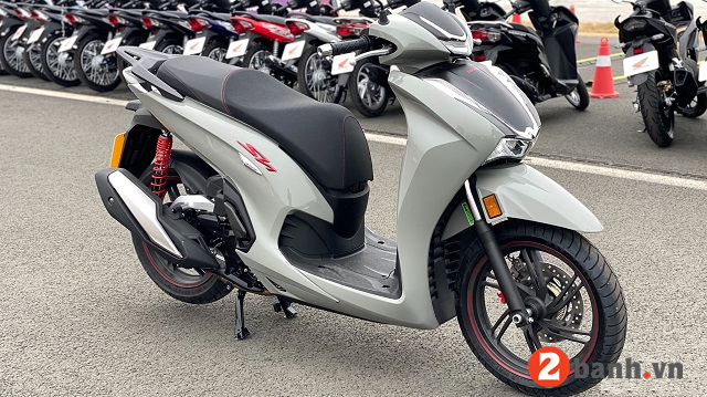 SH350i Xám xi măng phiên bản Thể thao giá bao nhiêu T8/2023?