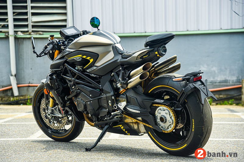 Giá xe MV Agusta Rush 1000 2023 chính hãng tại Việt Nam